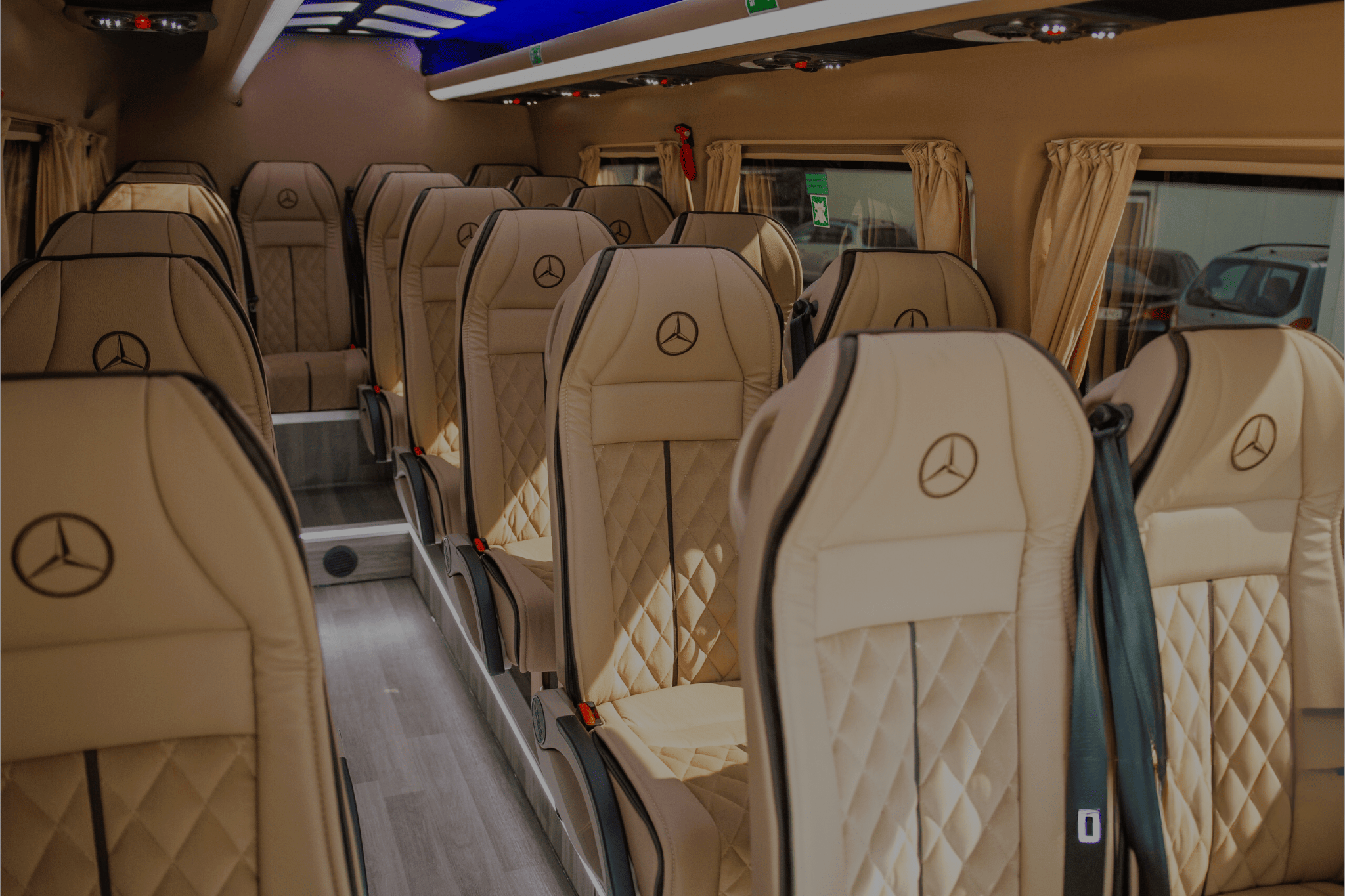 Închiriază Microbuz | Transport Sigur și Confortabil